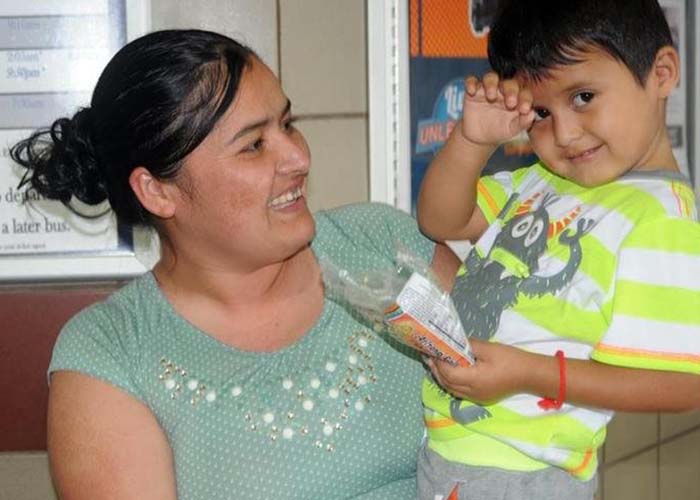 Guatemalteca Se Reencuentra Con Su Hijo Tras Ser Separada En Eeuu Tn8 Tv